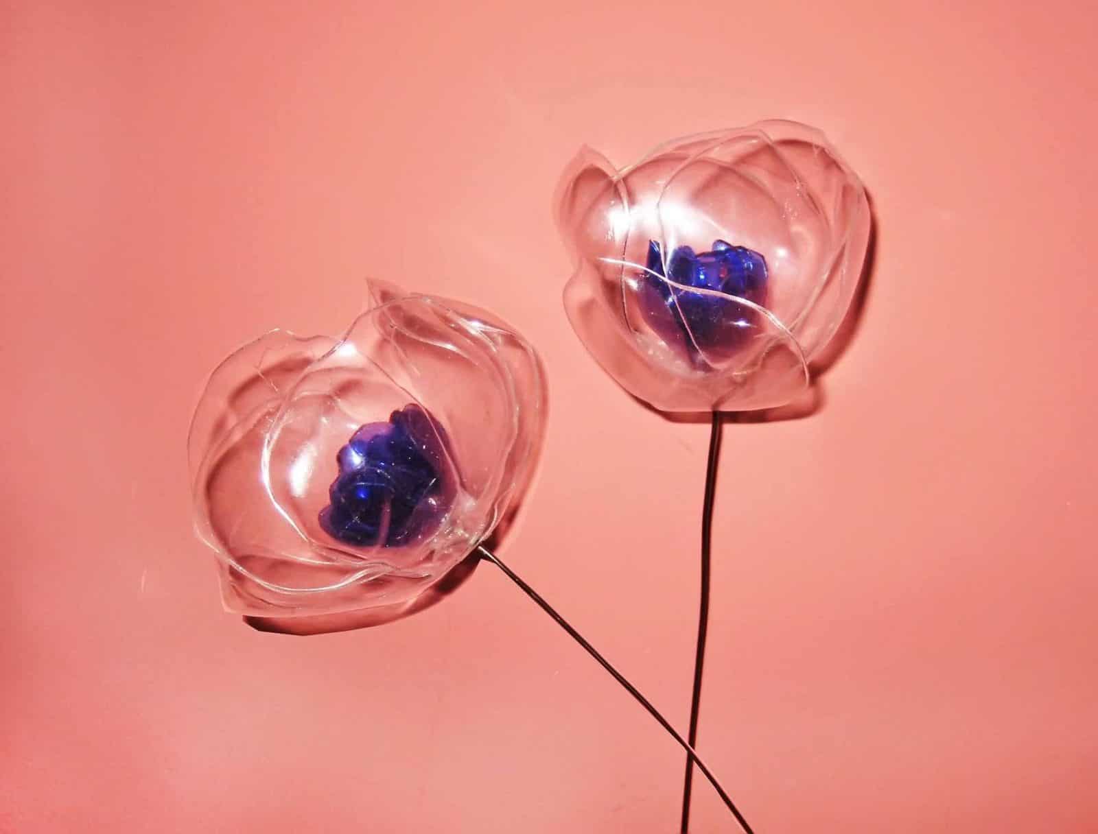 Cómo hacer flores con botellas de plástico